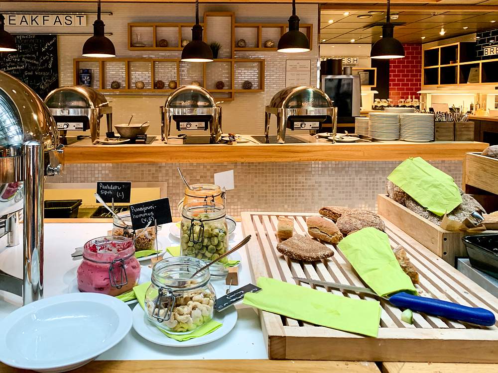 Lunch Holiday Inn Open Lobby Helsinki - Luncher.fi